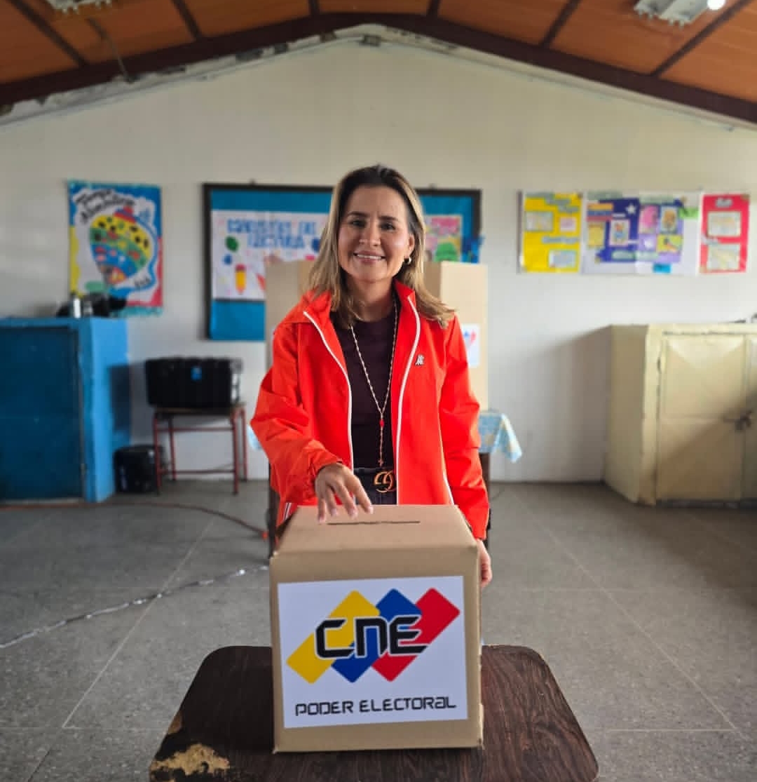 Alcaldesa Dina Castillo participó en Simulacro Electoral 2025 ...